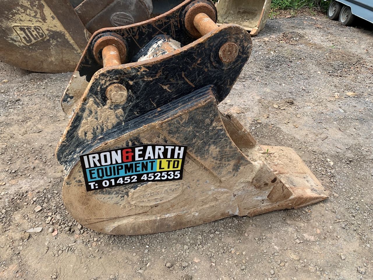 Trench Bucket 390mm, 65mm, 250mm | Iron and Earth