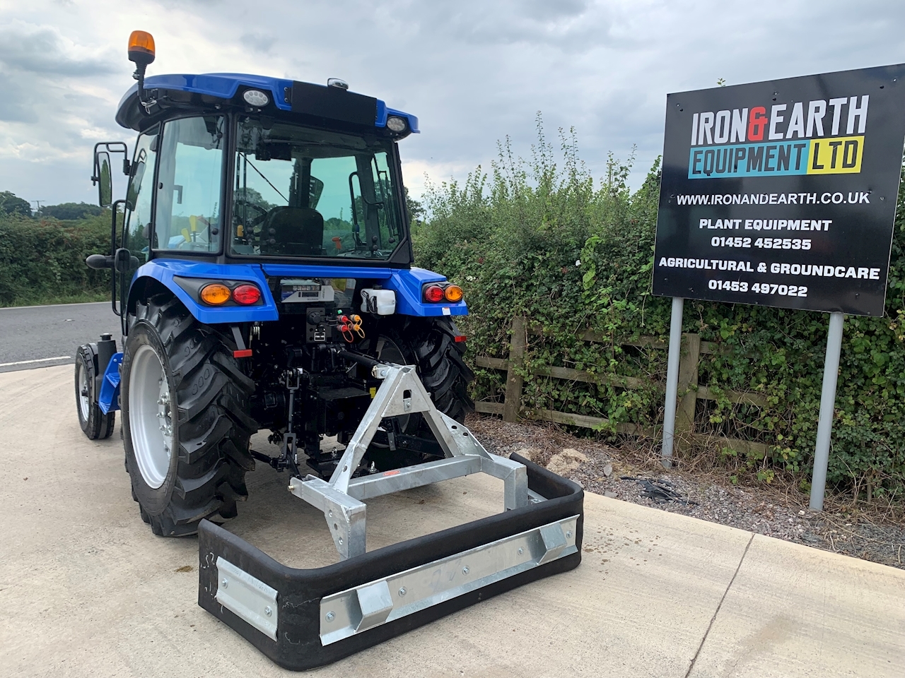 Ritchie Heavy Duty Yard Scraper | Iron and Earth