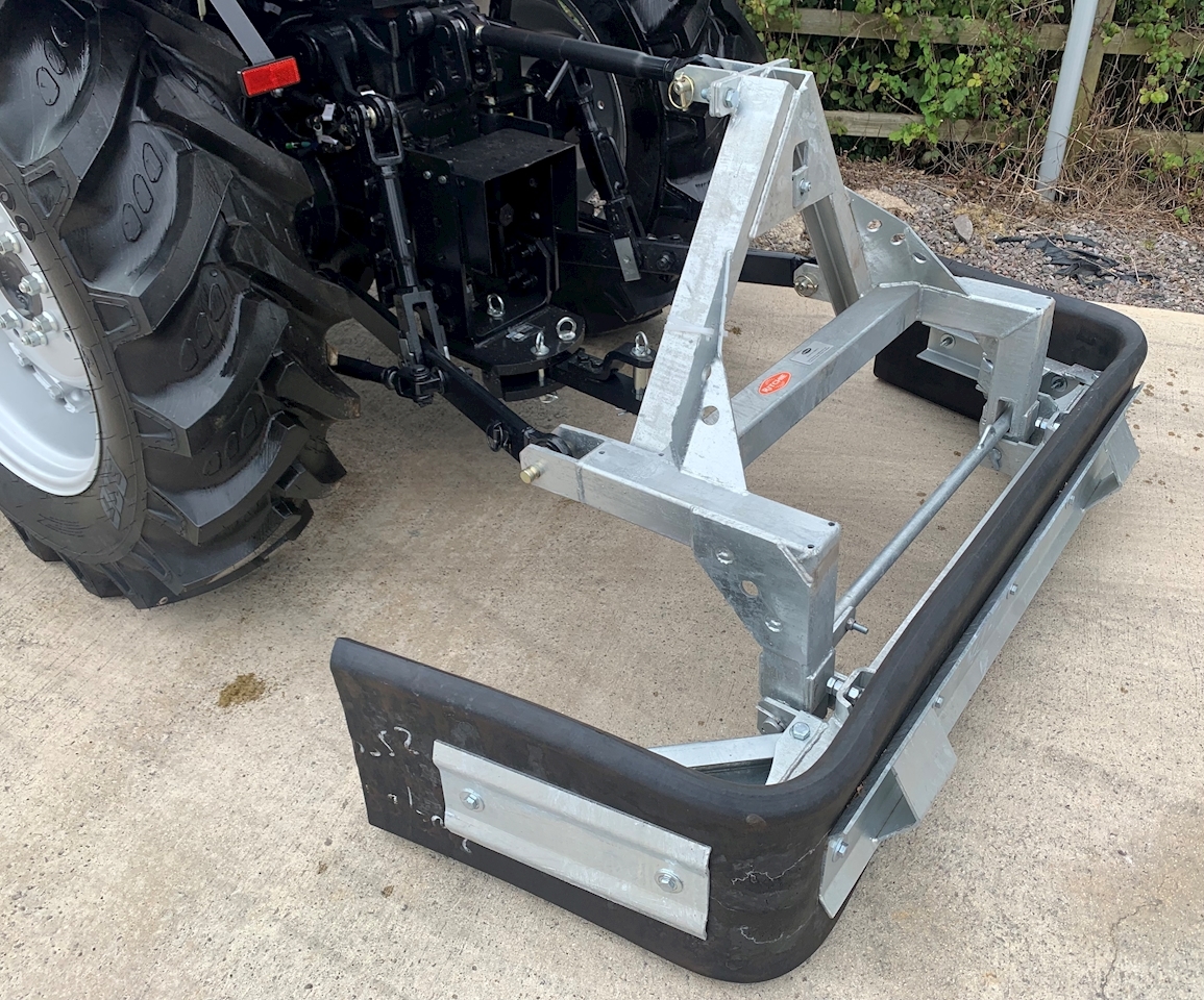 Ritchie Heavy Duty Yard Scraper | Iron and Earth