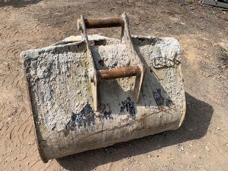 3.5ft 14 Tonne Concrete Pouring Bucket | Iron and Earth